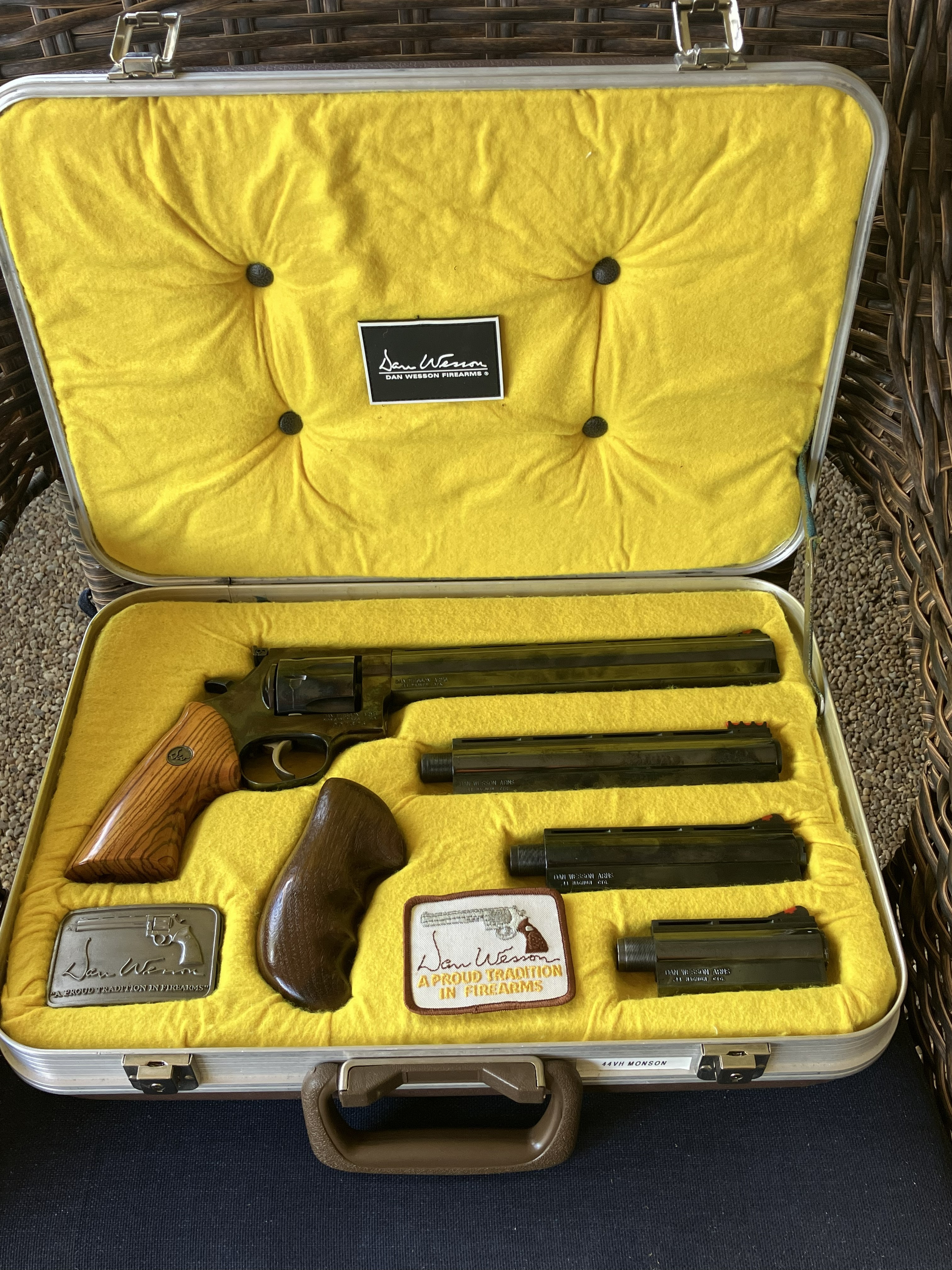 Custom PAC Foam from Stmstan 445 Dan Wesson Large \\ SuperMag Revolvers Forum Dan Wesson Forum